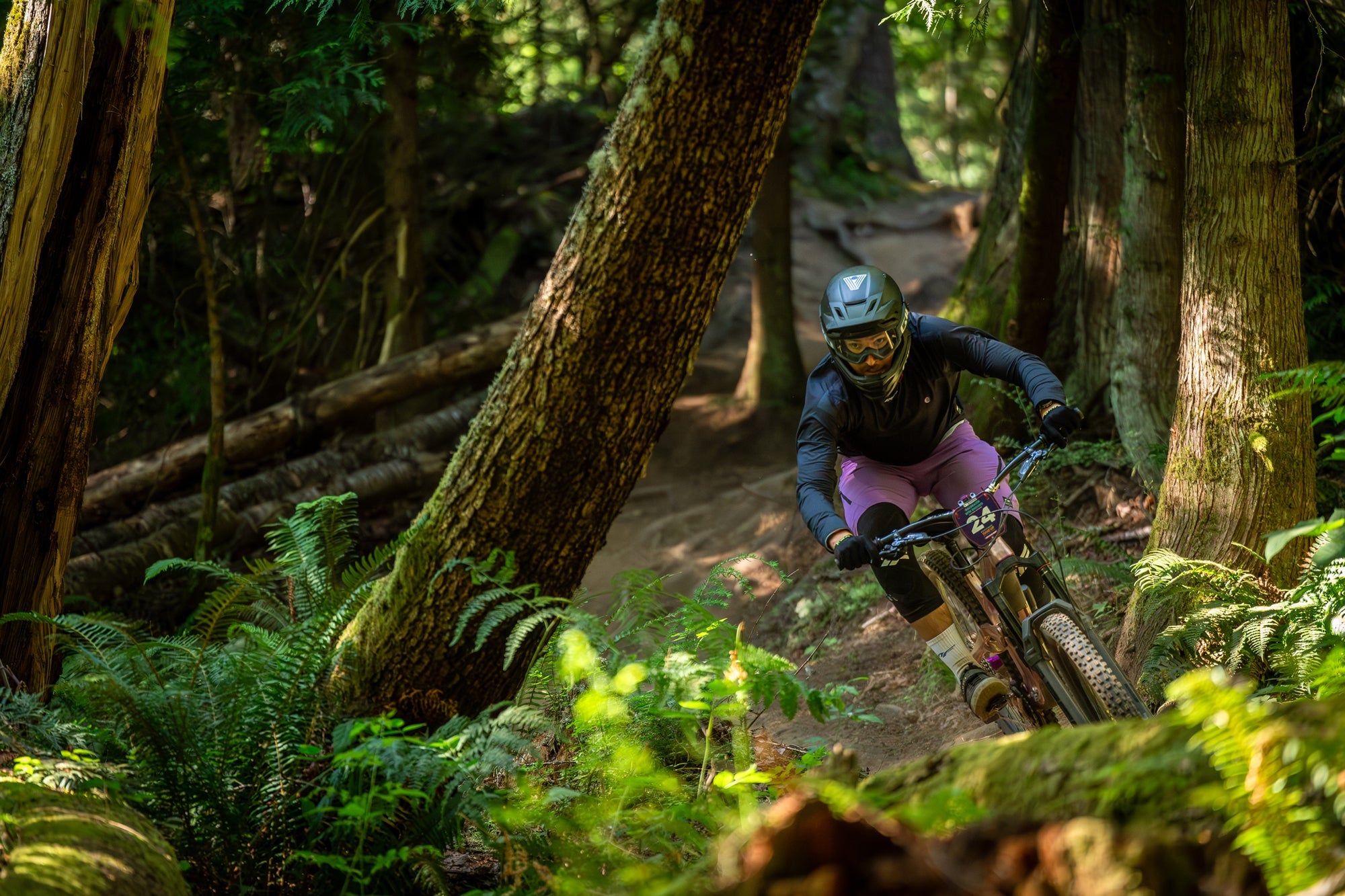 Elliot Smith Battles the Bellingham Heat At The Galbraith MTN Enduro | Kona